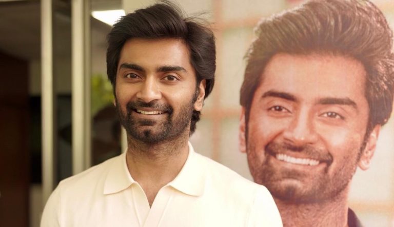 Look why Atharvaa Murali's eyes moistened with Emotions | StudioFlicks